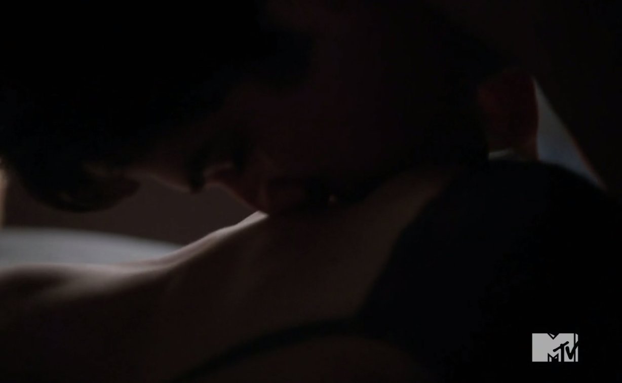 Crystal Reed Nude Pics Page 1