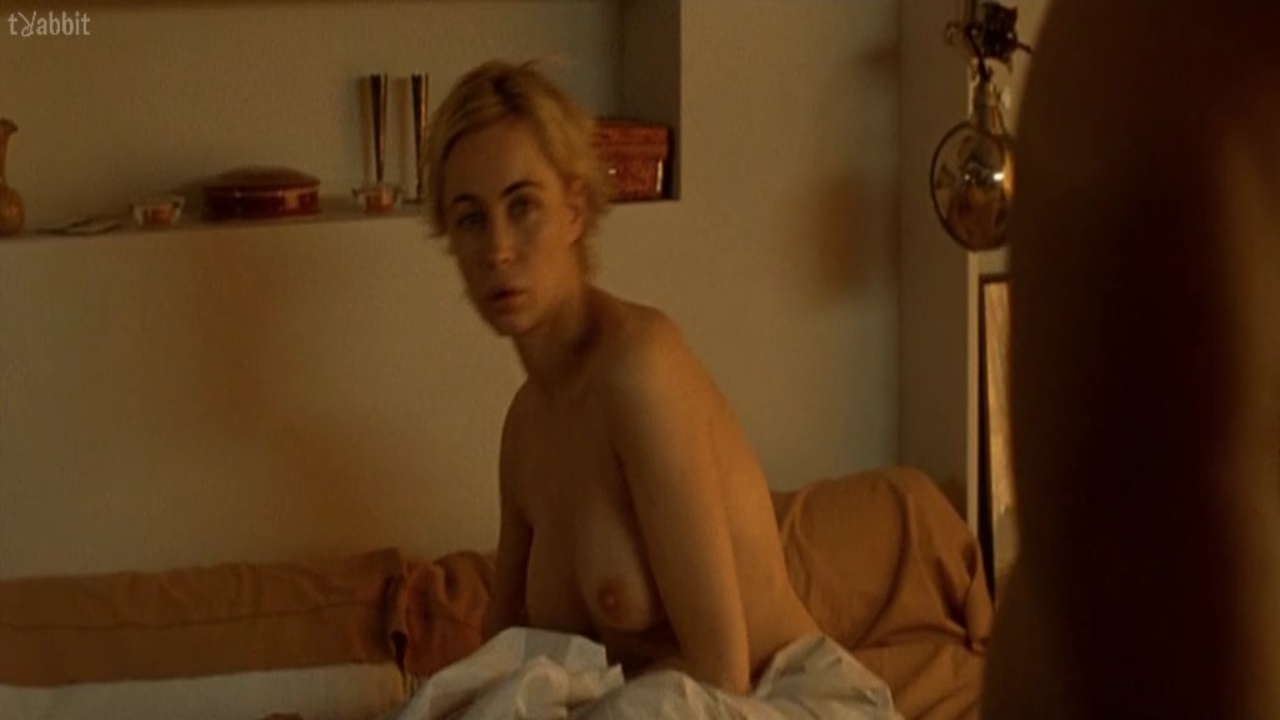 Naked Emmanuelle Béart In Les Témoins