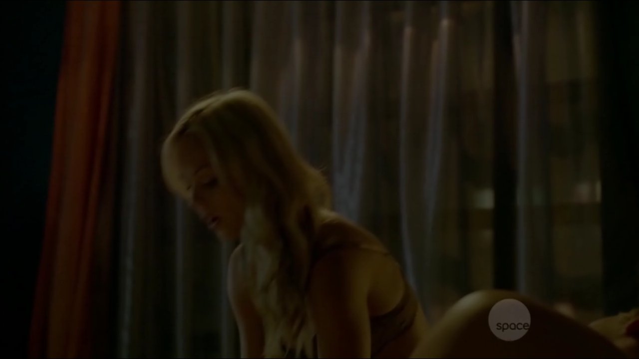 Naked Laura Vandervoort In Bitten