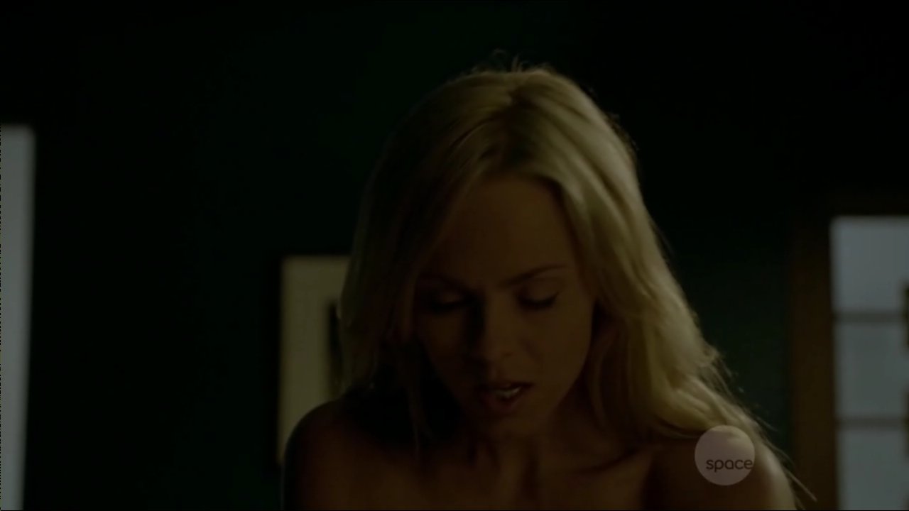 Naked Laura Vandervoort In Bitten