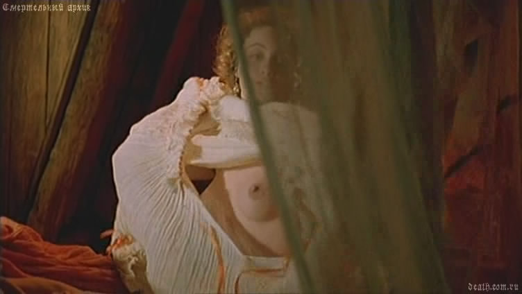 Naked Emmanuelle Béart in Il Viaggio di Capitan Fracassa