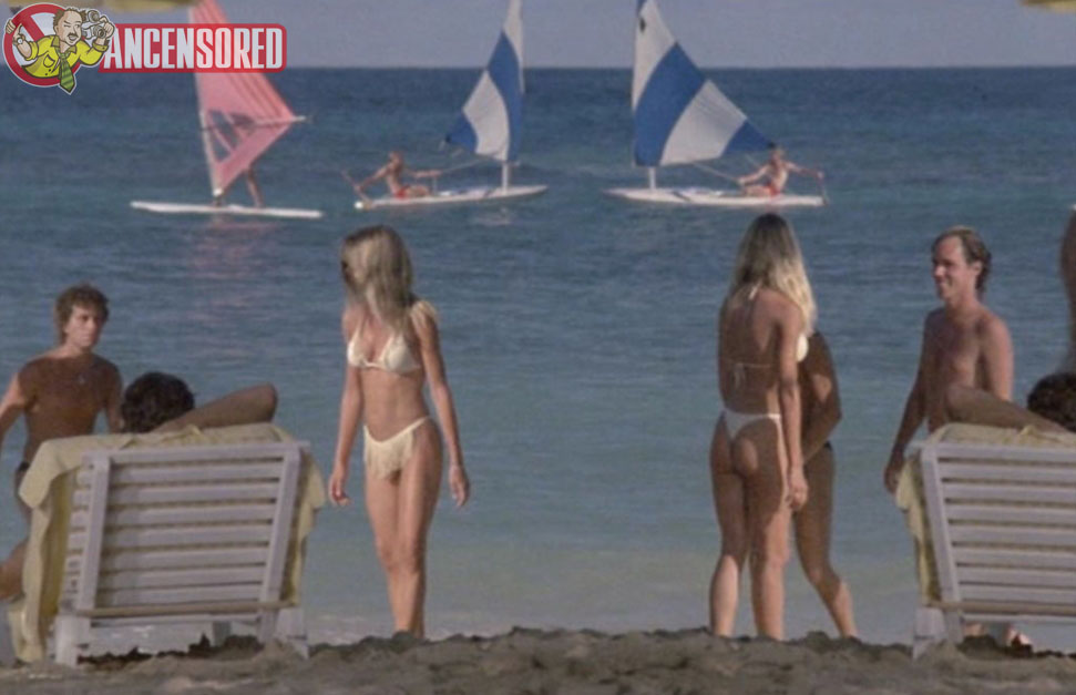 Naked Kelly Lynch In Cocktail