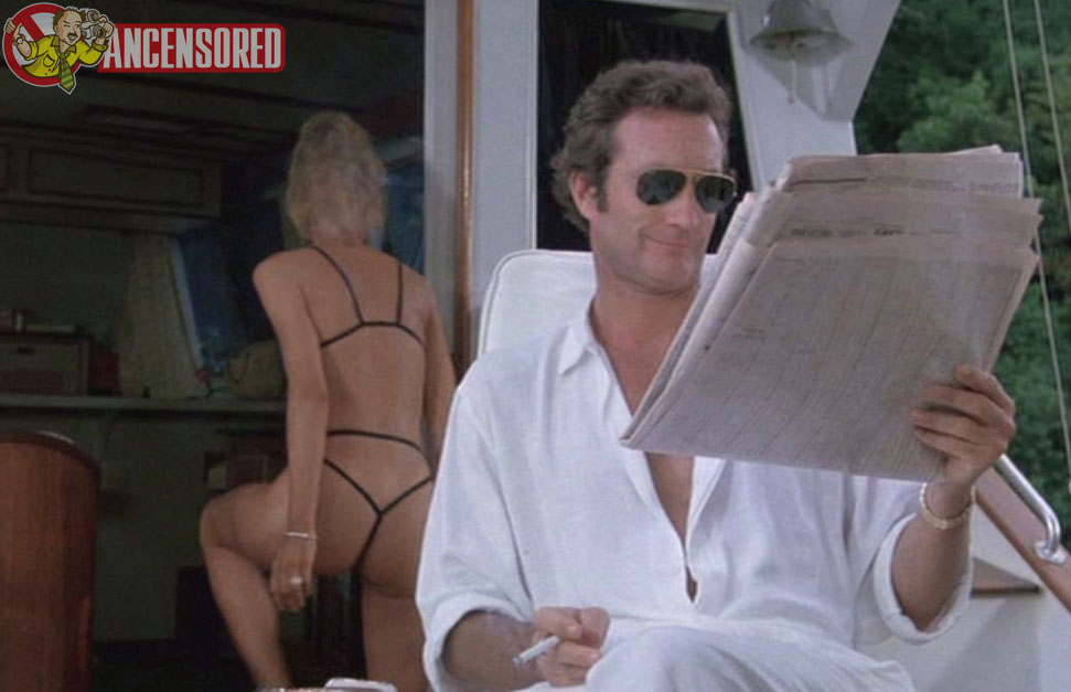 Naked Kelly Lynch In Cocktail
