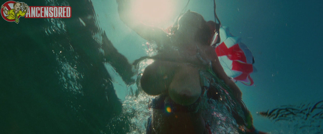 Naked Gianna Michaels In Piranha 3d